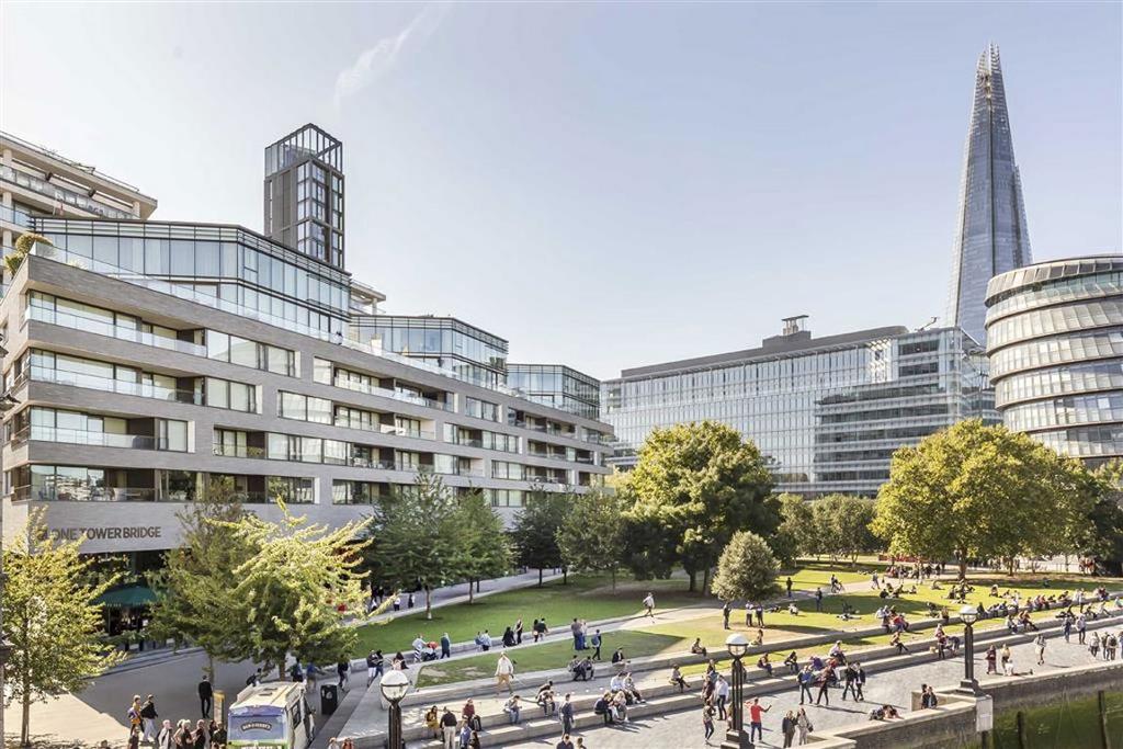 Crown Square, London SE1 1 bed flat - £3,198 pcm (£738 pw)