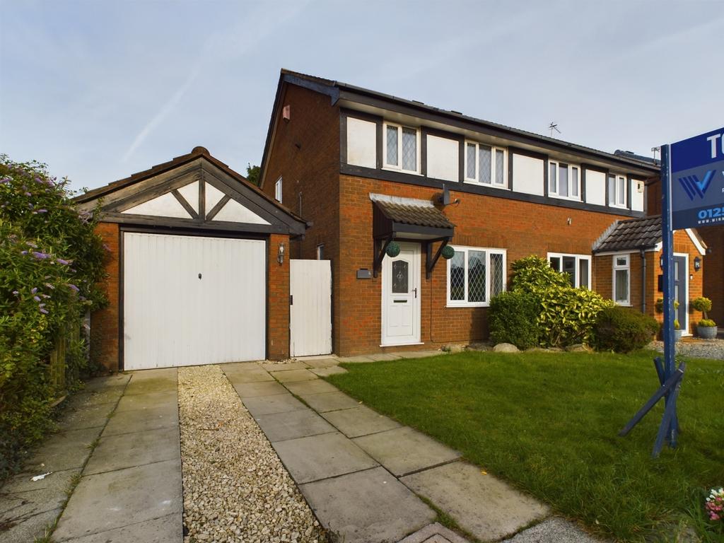 Barbrook Close, Standish, Wigan... 3 bed semi-detached house - £950 pcm ...