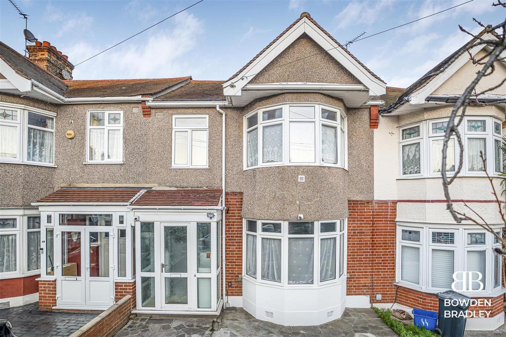 Highcliffe Gardens, Redbridge 3 bed terraced house - £600,000