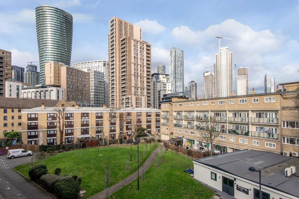 Glengall Grove, London E14 3 bed flat - £325,000