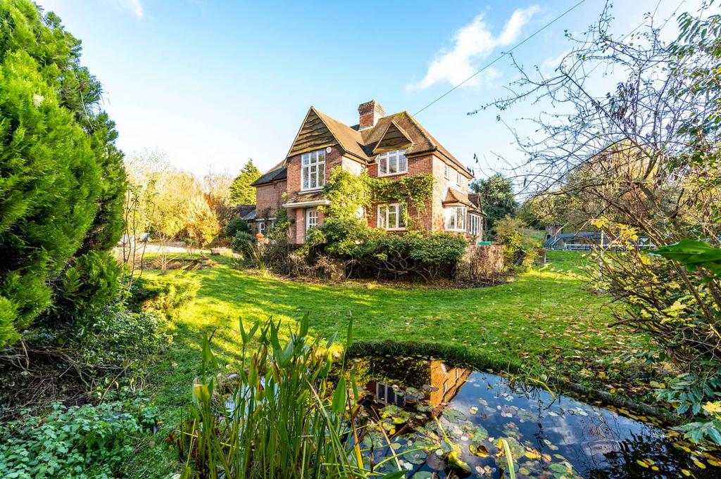 Bigfrith Lane, Cookham Dean... 4 bed detached house - £2,000,000