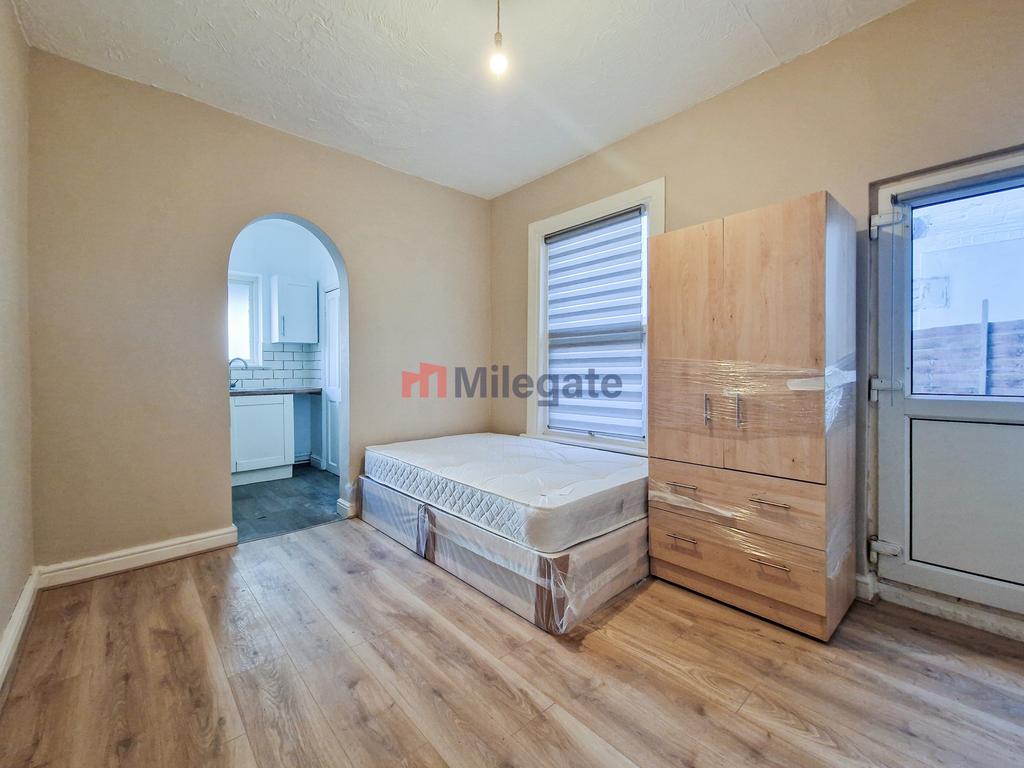 Burnaby Road, Southend-On-Sea SS1 Studio - £750 pcm (£173 pw)