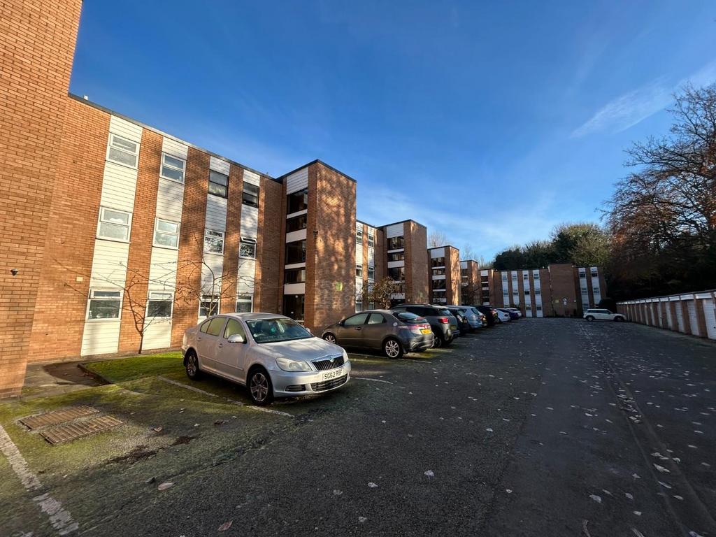 Harwood Court, Heaton Mersey 1 bed flat - £105,000