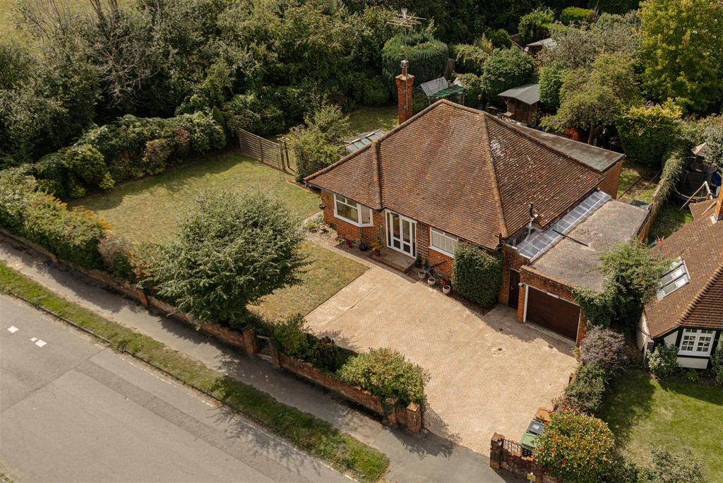 Longfield Road, Dorking 2 bed semi-detached house for sale - £800,000