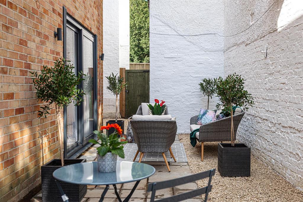 Bell Street, Reigate 1 bed apartment - £270,000