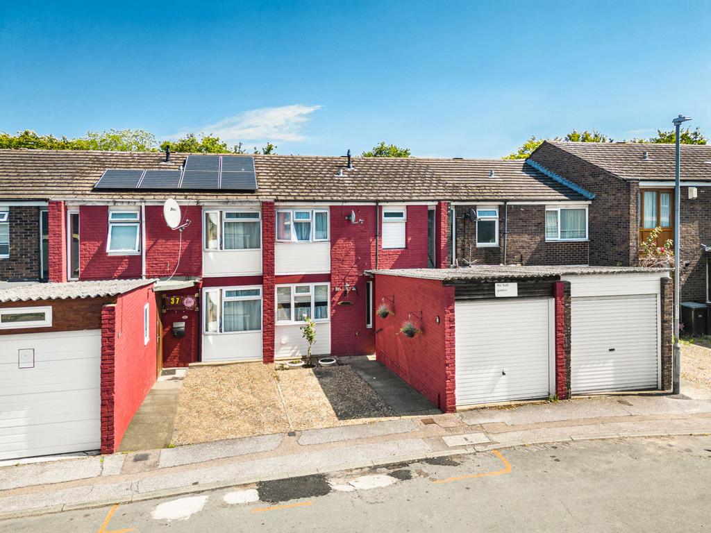 Peterswood, Harlow CM18 3 bed terraced house - £350,000