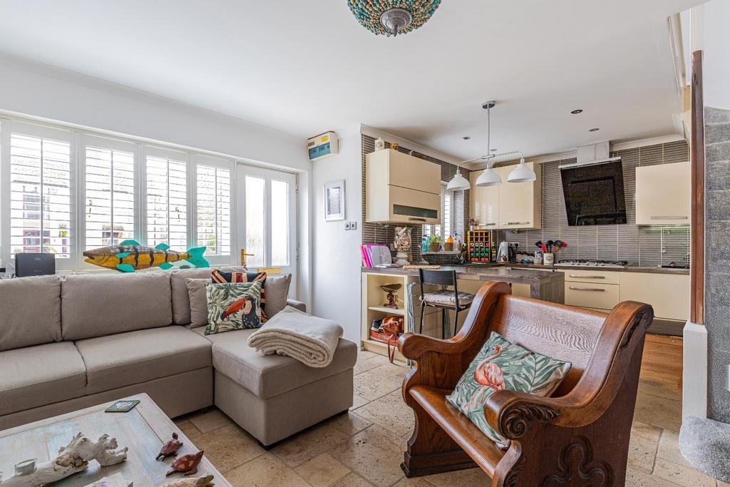 Plas Pamir, Penarth CF64 1 bed end of terrace house - £235,950