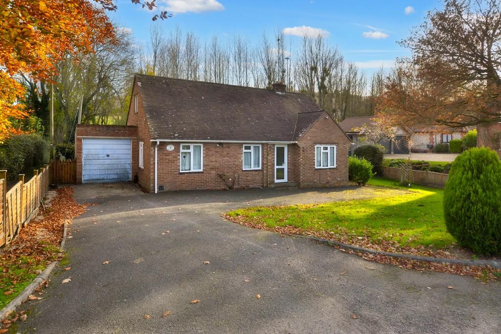 Duncton, Near Petworth, West Sussex 3 bed detached bungalow - £465,000
