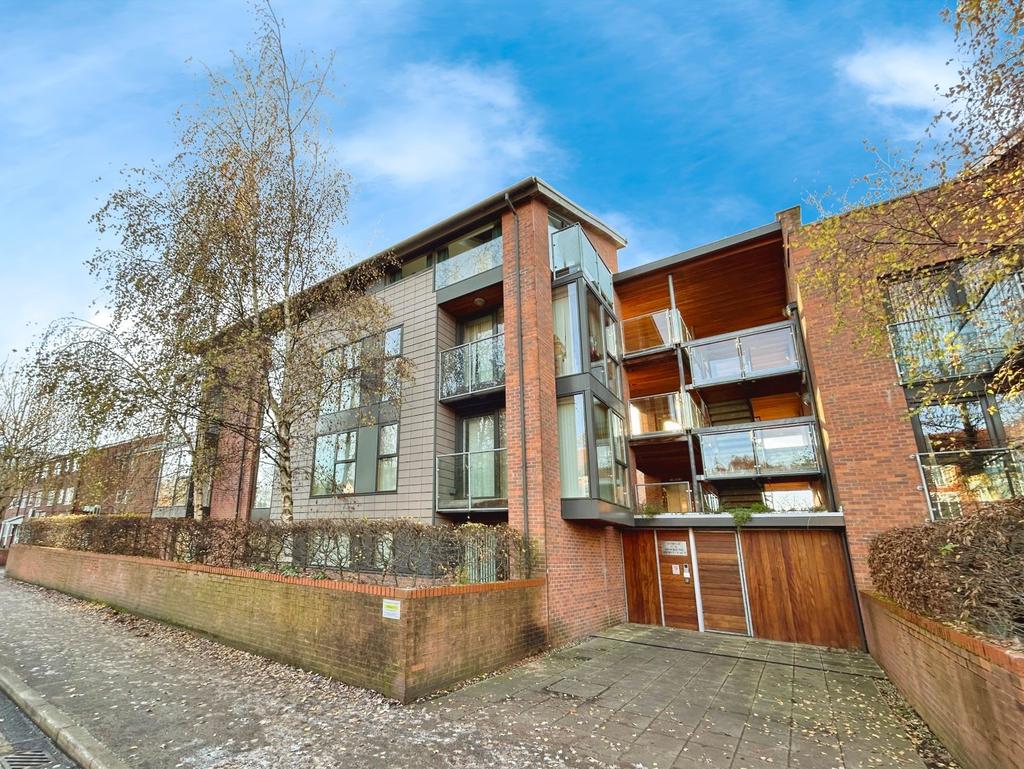 77-85 Barlow Moor Road, Manchester, M20 2 bed flat - £1,550 pcm (£358 pw)