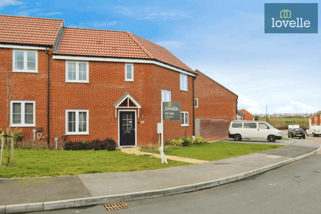 Daisy Drive, Laceby DN37 3 bed semi-detached house for sale - £199,950