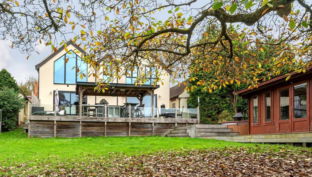Knowl Hill, Berkshire RG10 4 bed detached house for sale - £1,250,000
