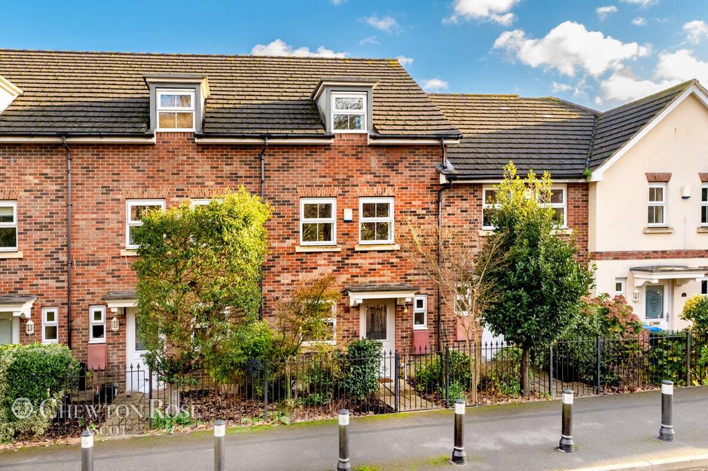 Cranbourne Towers, Ascot 3 bed terraced house - £550,000