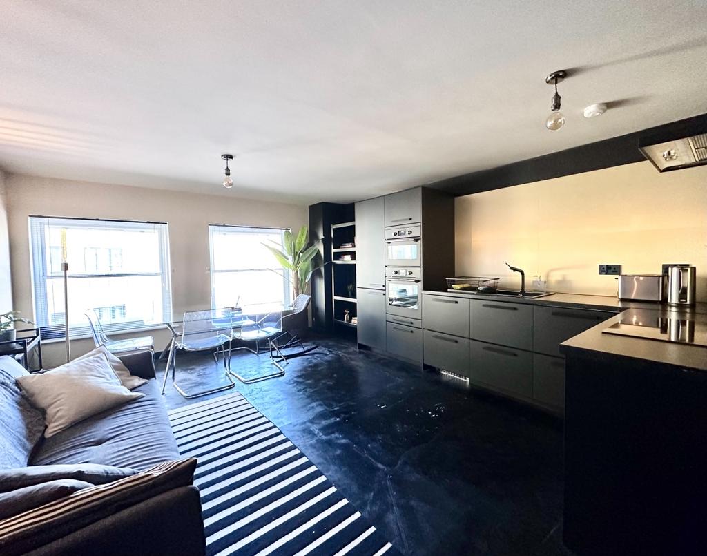 Trinity Square Margate CT9 2 bed flat - £1,150 pcm (£265 pw)