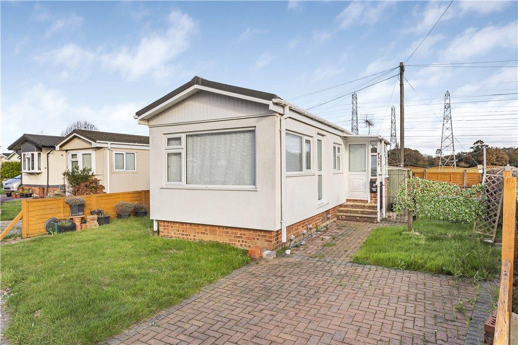 New Site, Addlestone KT15 2 bed park home for sale - £100,000