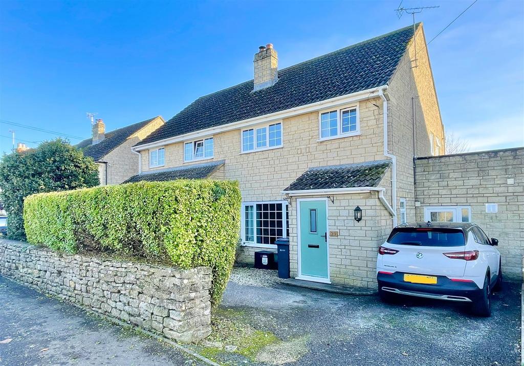Cranhams lane, Cirencester 3 bed semi-detached house - £399,950
