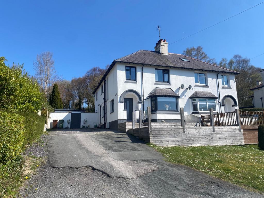 Bangor Road, Bethesda, Gwynedd, LL57 4 bed semi-detached house - £380,000