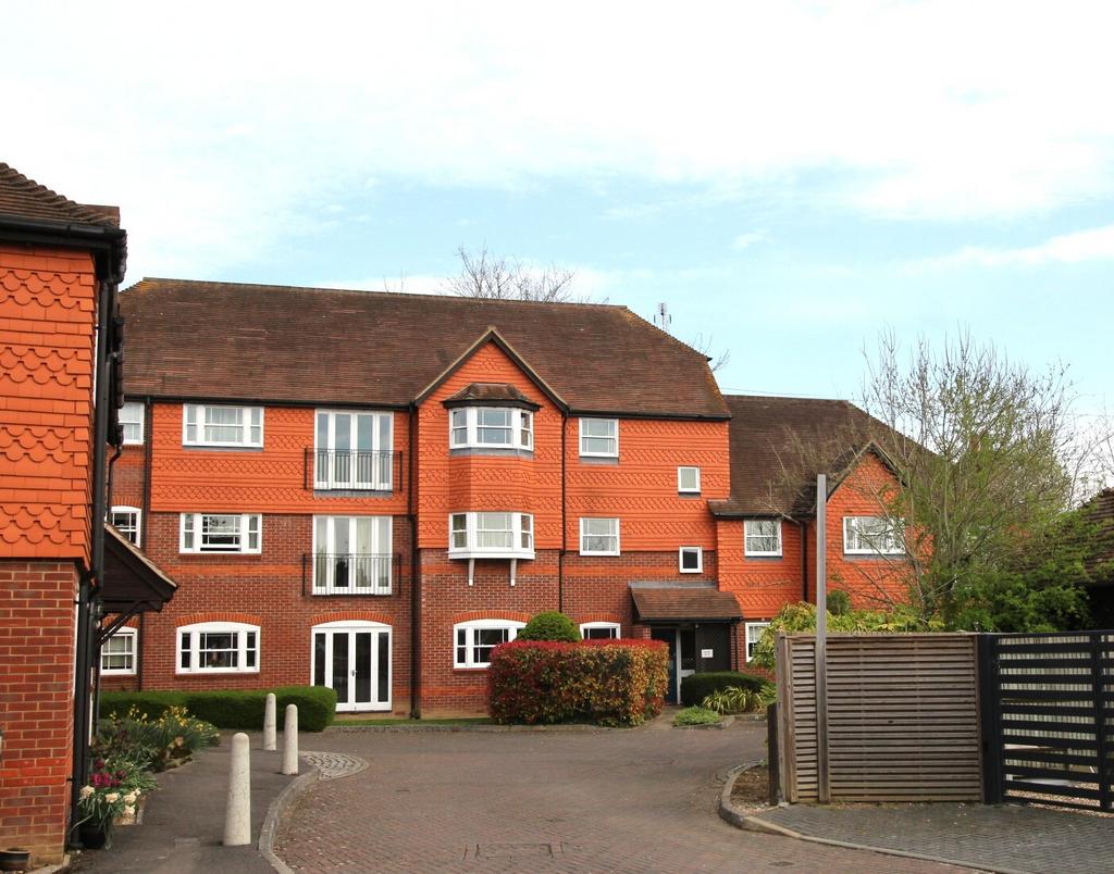 Pangbourne Place, Reading RG8 2 bed apartment to rent - £1,400 pcm (£ ...