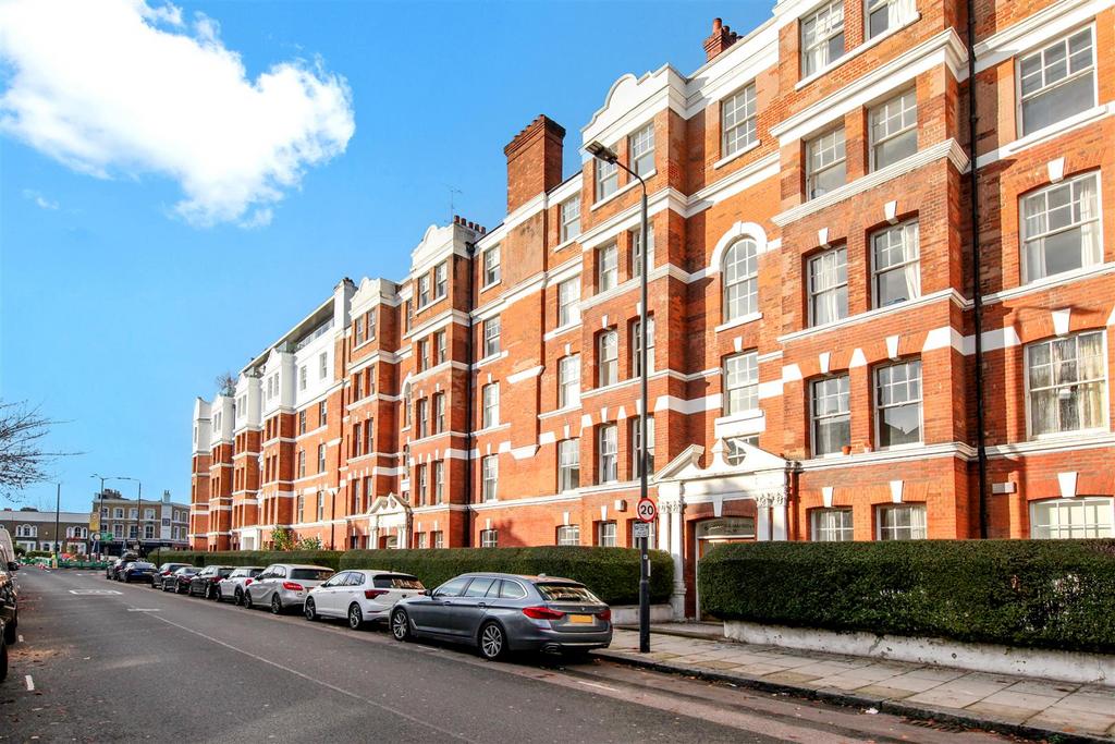 Cambridge Mansions, Battersea, SW11 2 bed apartment - £700,000