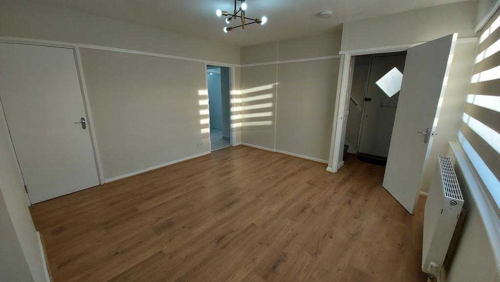 White Hart Lane, London N17 3 bed semi-detached house to rent - £2,300 ...