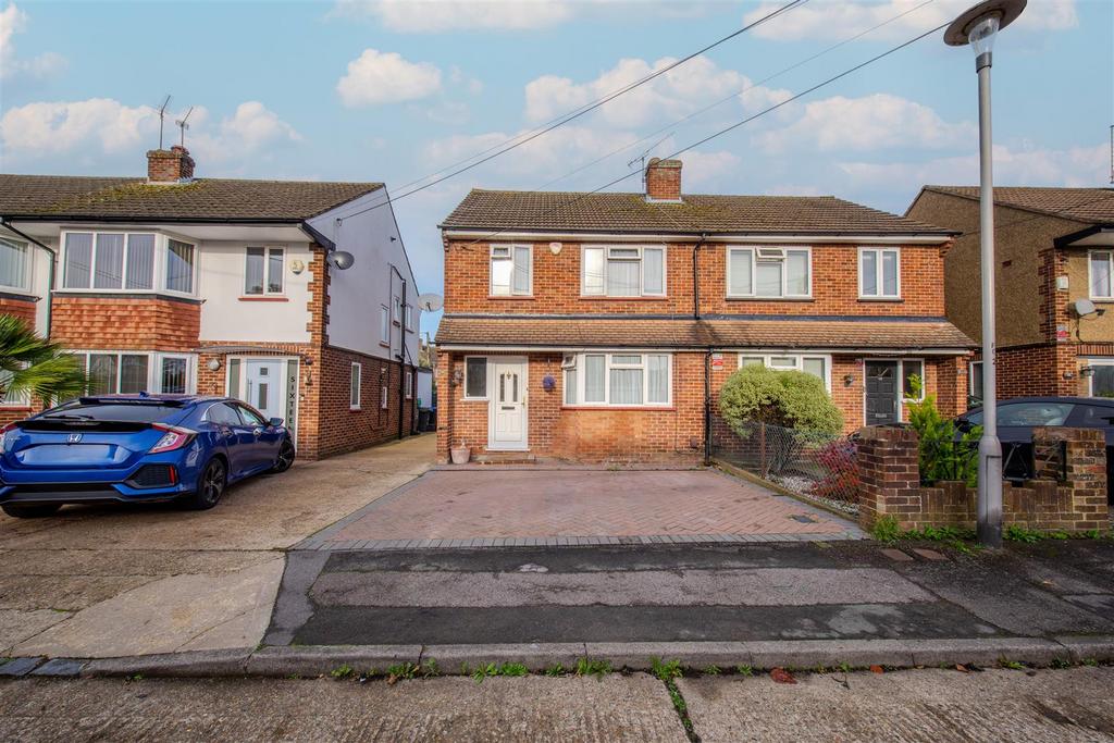 Iverdale Close, Iver SL0 3 bed semi-detached house - £525,000