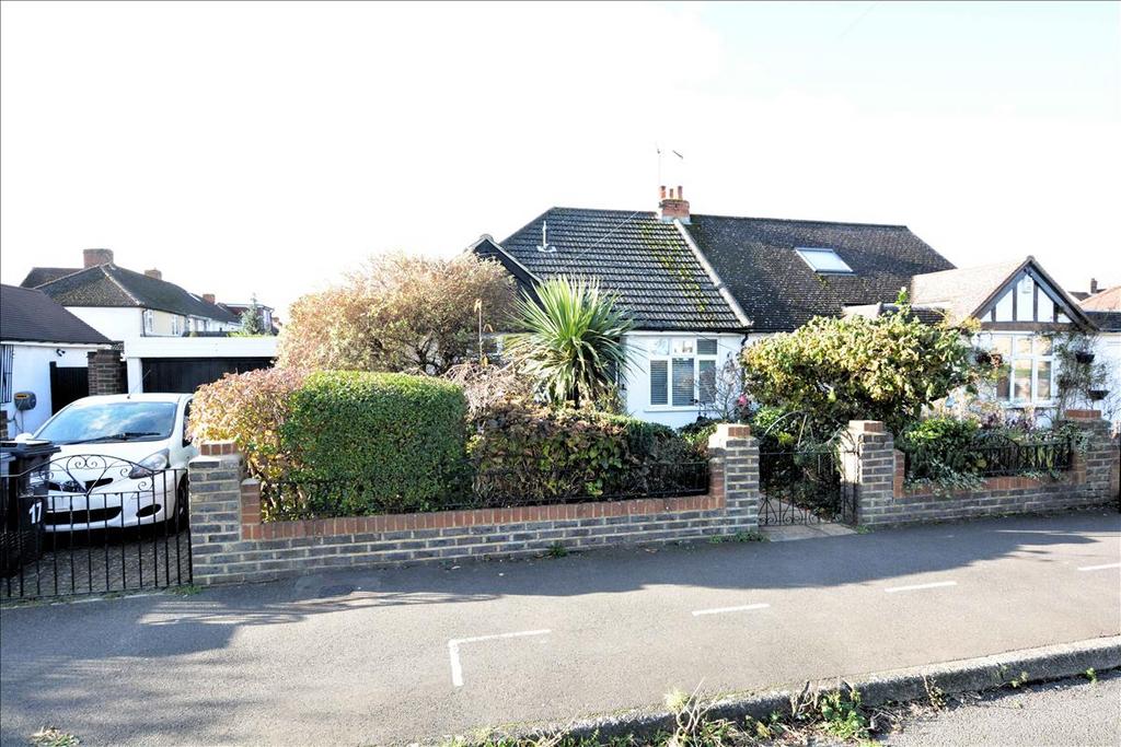 Clifton Avenue, Feltham, Middlesex, TW13 3 bed property - £475,000