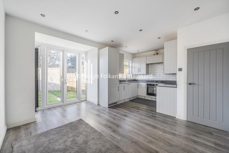 Martin Grove Morden SM4 3 bed house - £2,400 pcm (£554 pw)