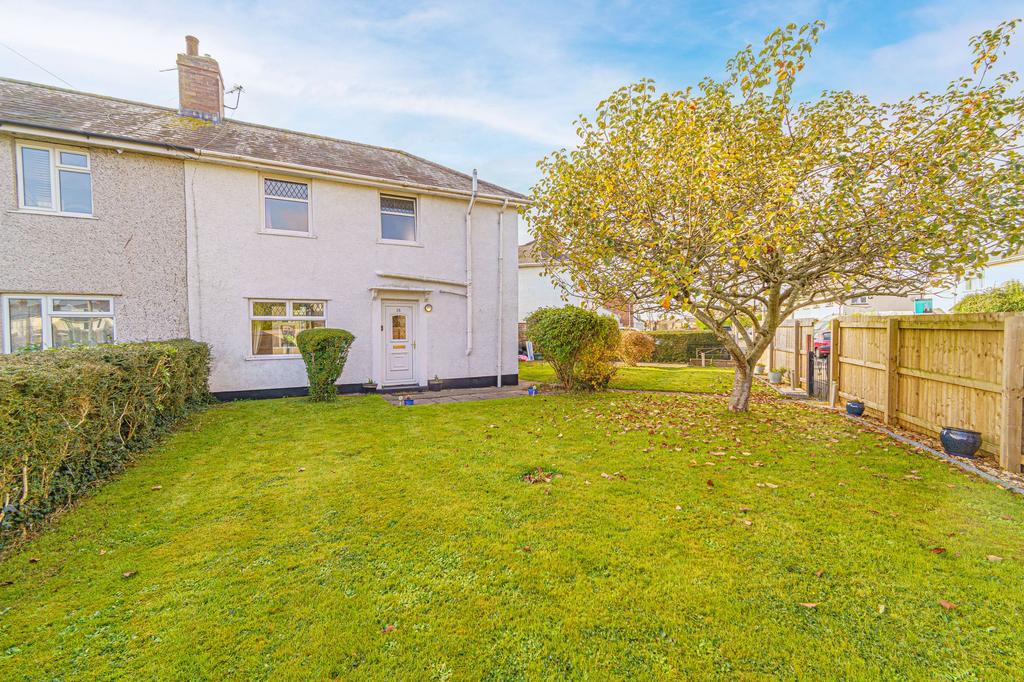 Crossway, Rogiet, NP26 3 bed semi-detached house - £280,000