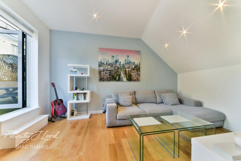 Lafone Street, Shad Thames 2 bed flat - £2,950 pcm (£681 pw)