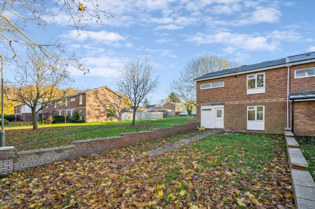 Stockham Park, Wantage OX12 3 bed end of terrace house - £315,000