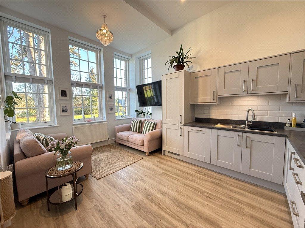 Whitecroft Park, Newport, Isle of Wight 2 bed apartment - £230,000