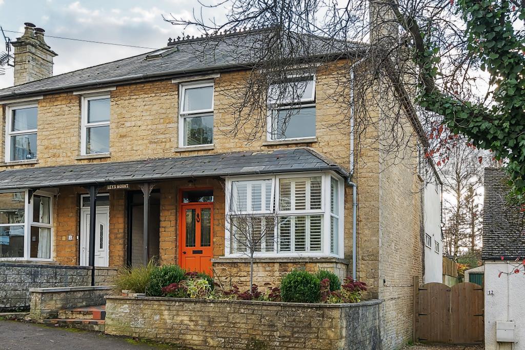 Chipping Norton, Oxfordshire, OX7 4 bed semi-detached house - £610,000