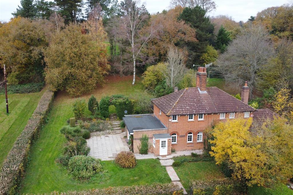 Shipbourne 3 bed semi-detached house - £2,000 pcm (£462 pw)