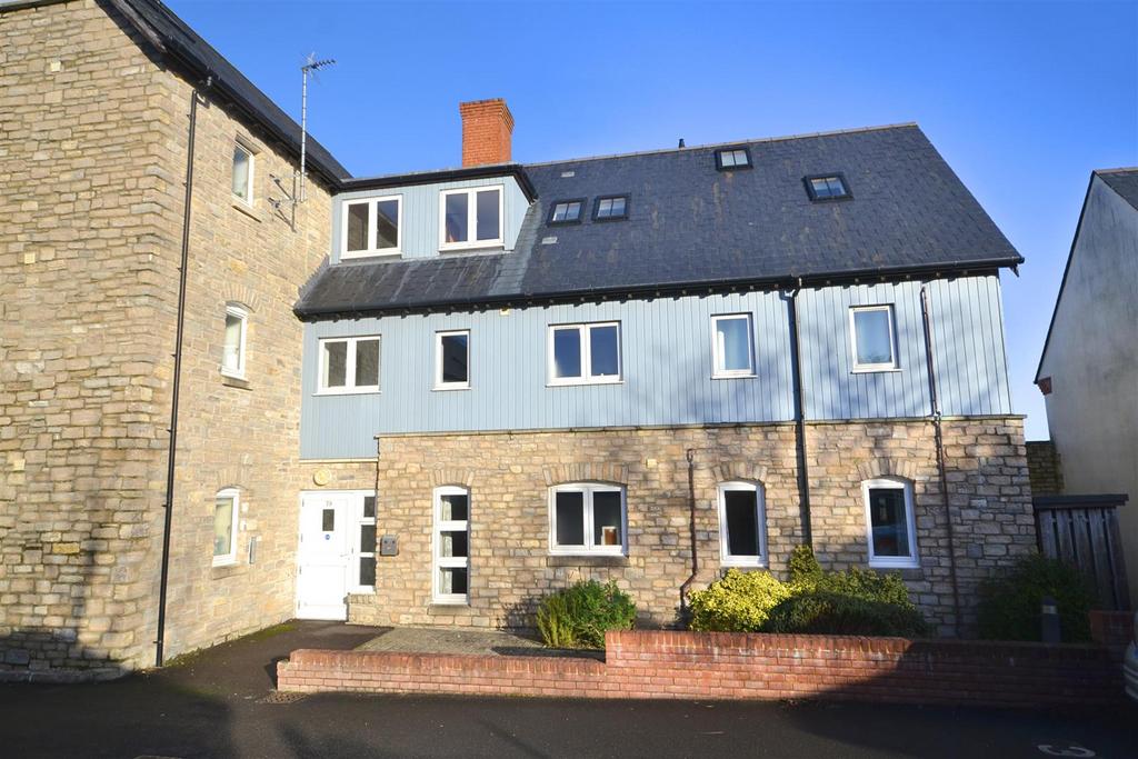 79 Lubbecke Way, Dorchester 2 bed apartment - £210,000