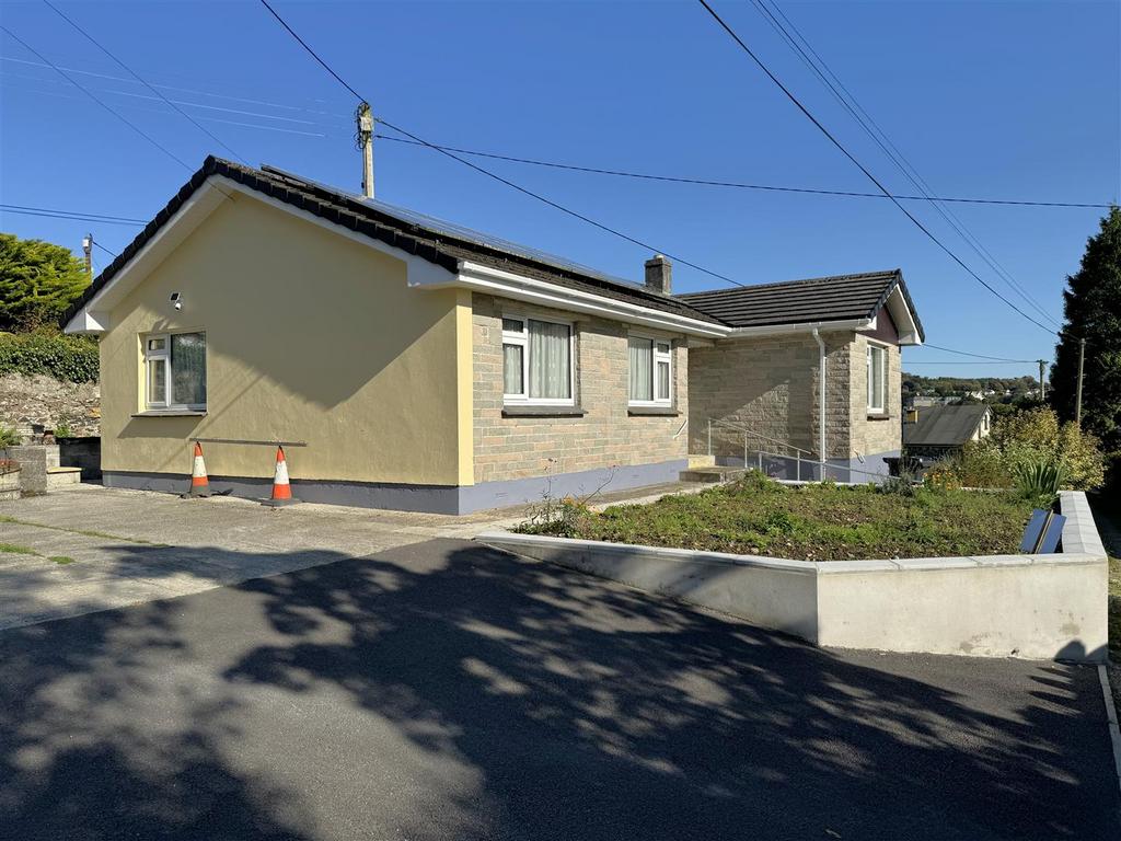 Edgcumbe Road, St. Austell 4 bed detached bungalow for sale - £340,000