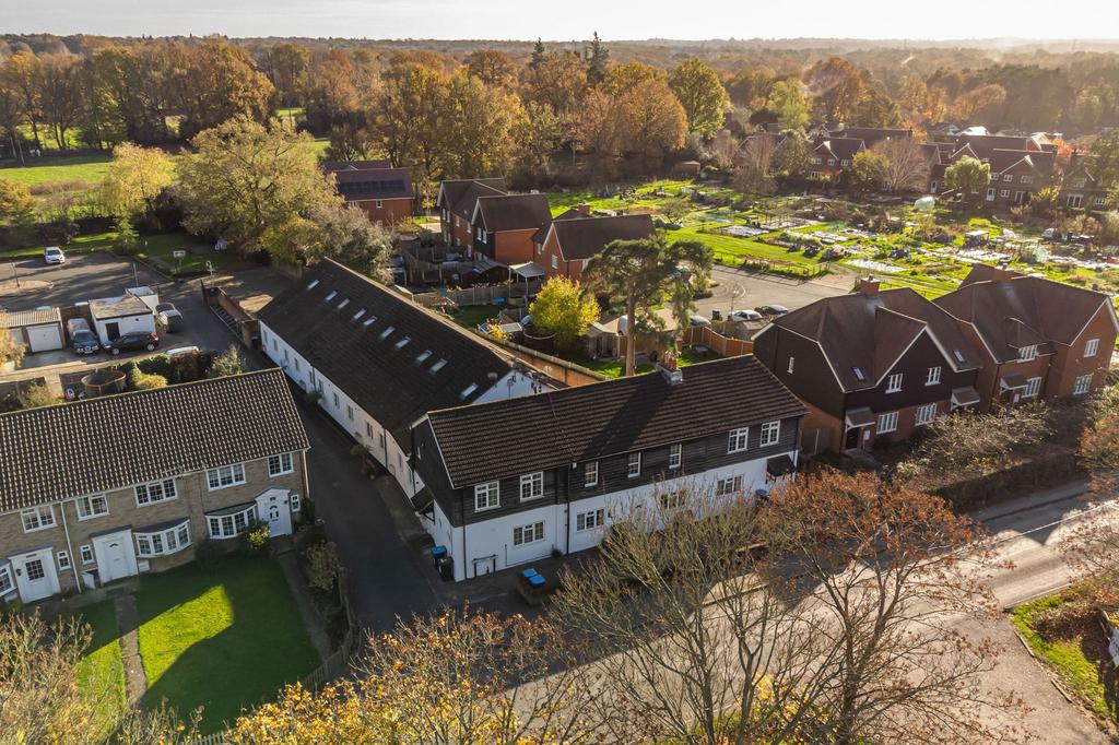 Copthorne Bank, Crawley RH10 32 bed detached house - £3,000,000