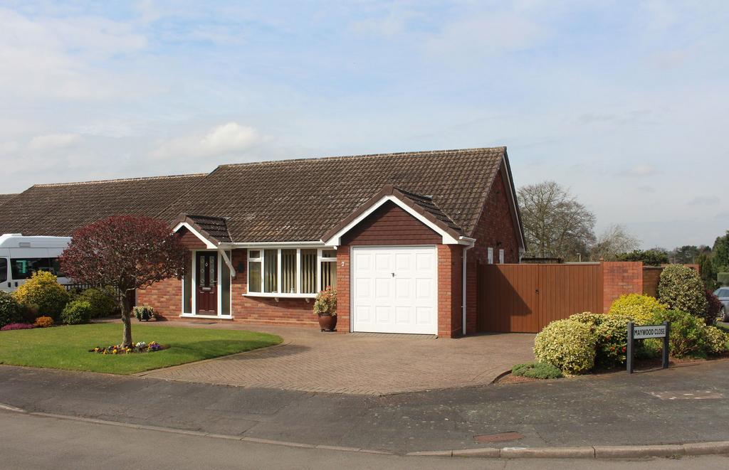 Maywood Close, Kingswinford DY6 2 bed detached house - £450,000
