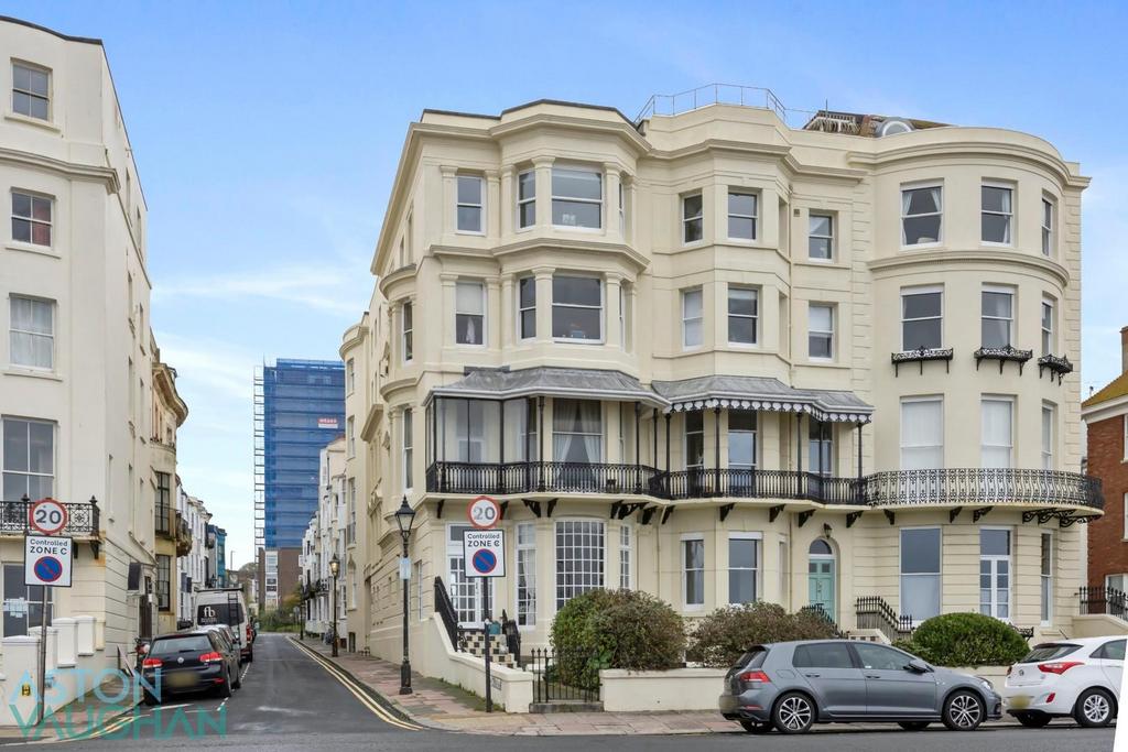 Marine Parade, Brighton BN2 2 bed apartment for sale - £450,000
