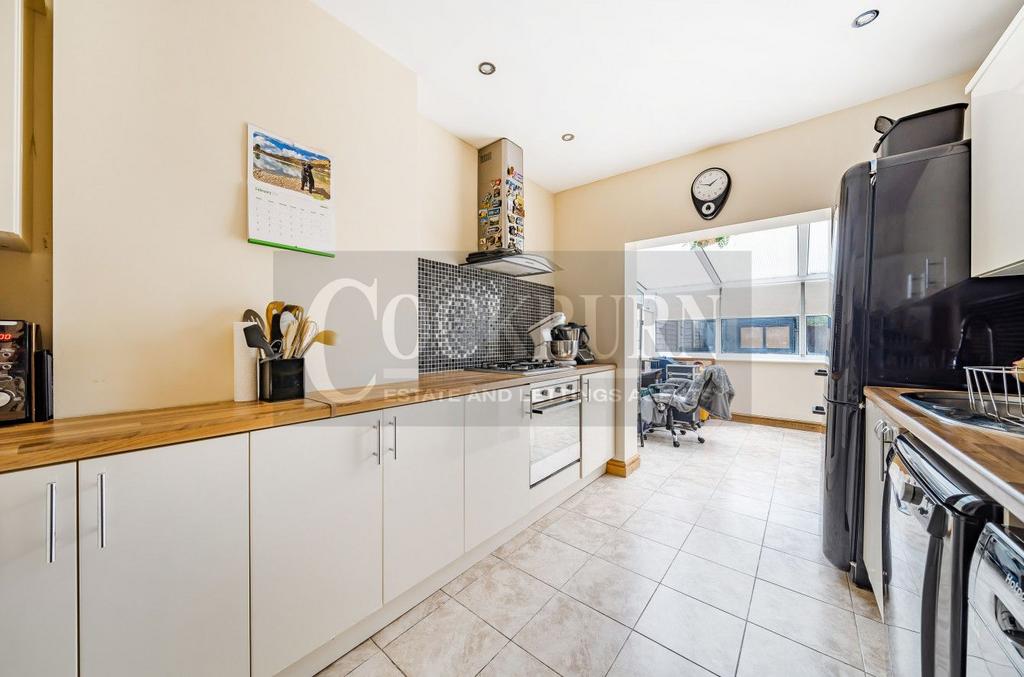 Southwood Road, London, SE9 3QE 1 bed flat - £1,400 pcm (£323 pw)