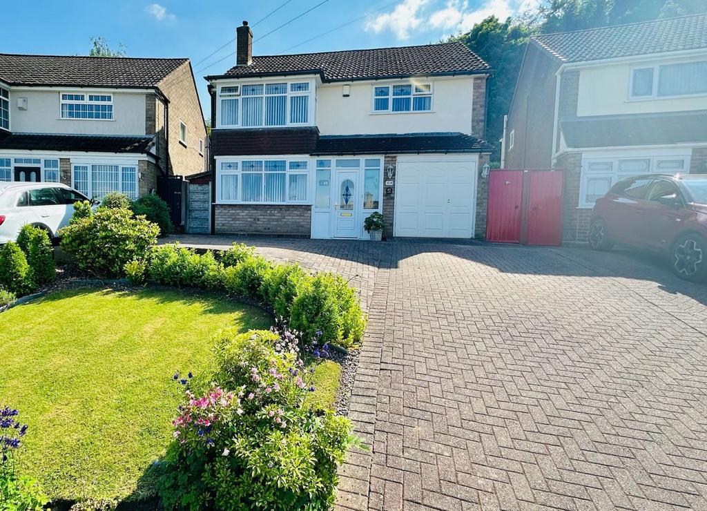 Camberley Crescent, Wolverhampton WV4 3 bed detached house - £319,950