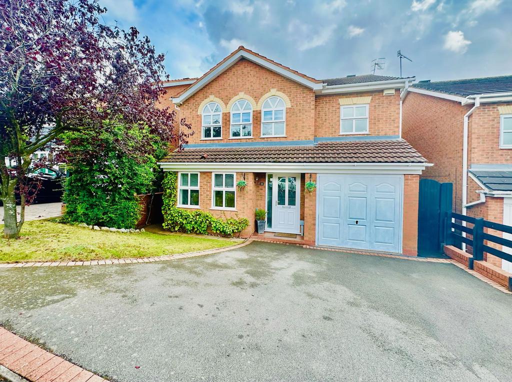 Shipton Close, Dudley DY1 4 bed detached house - £429,950