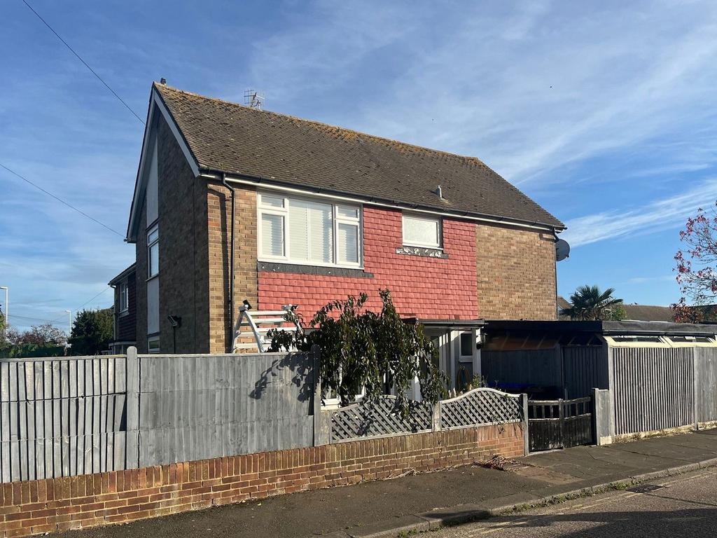 Stuart Close, Worthing BN11 2AQ 3 bed semi-detached house - £425,000
