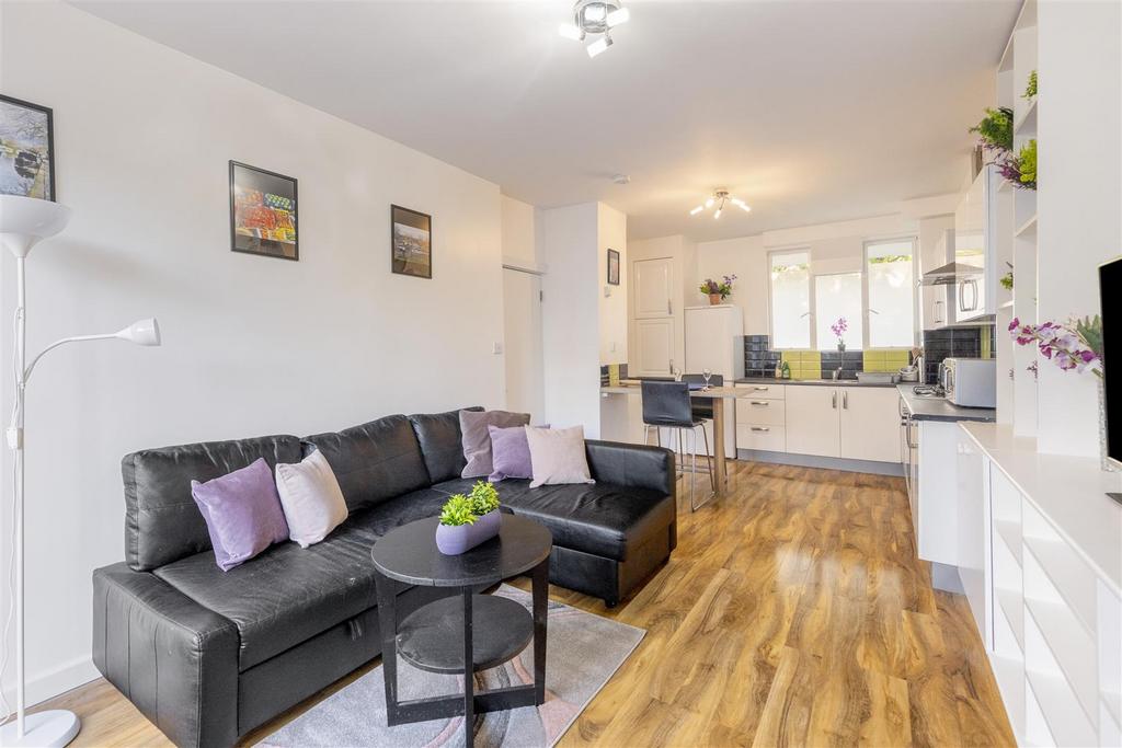 Hallfield Estate, Bayswater 1 bed apartment to rent - £2,450 pcm (£565 pw)