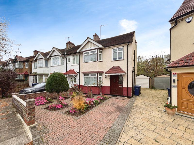 Fairfield Crescent, Edgware 3 bed end of terrace house for sale - £575,000