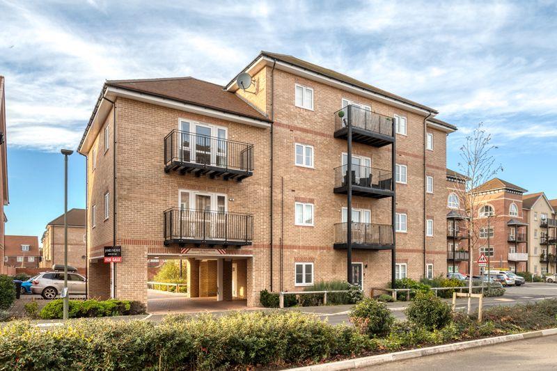 Bell Farm Way, Hersham, Walton-On-Thames 1 bed apartment - £120,000