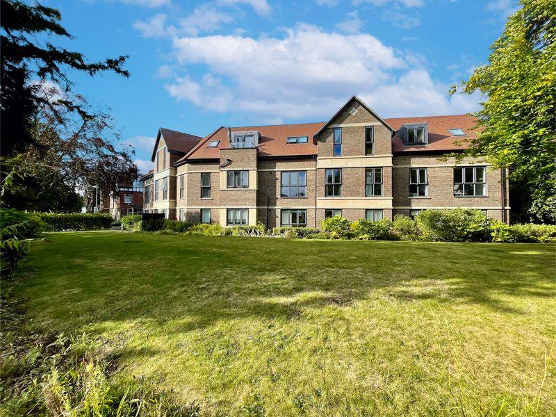 Frances Drive, Dunstable 2 bed apartment - £270,000