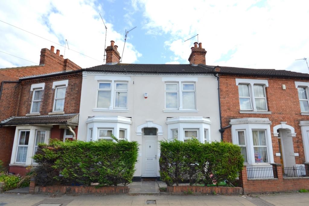 St. Leonards Road, Northampton NN4 4 bed house to rent - £2,460 pcm (£ ...