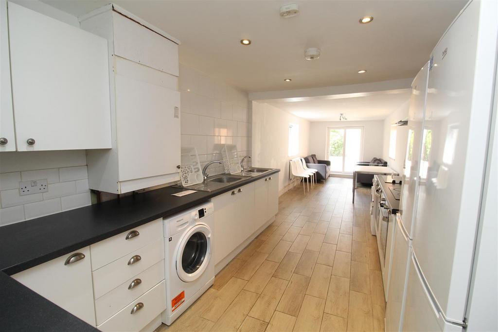 May Street, Cardiff CF24 7 bed private hall - £3,780 pcm (£872 pw)