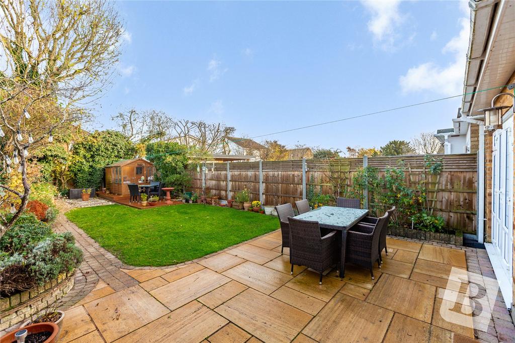 Lime Grove, Doddinghurst, Brentwood... 3 bed semi-detached house - £525,000