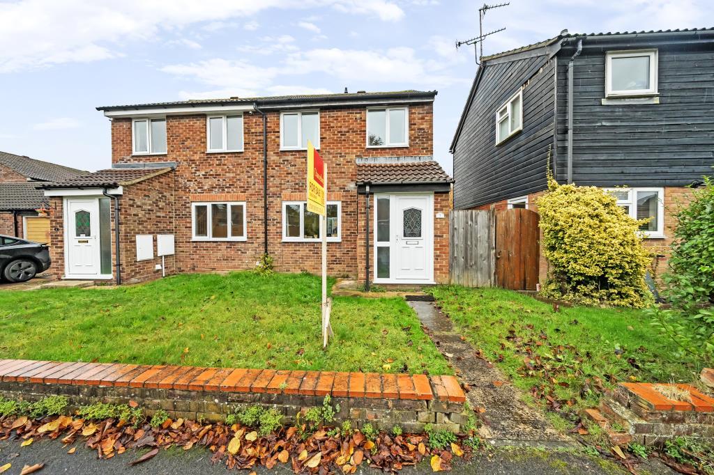 Thatcham, Berkshire, RG19 2 bed semi-detached house - £290,000