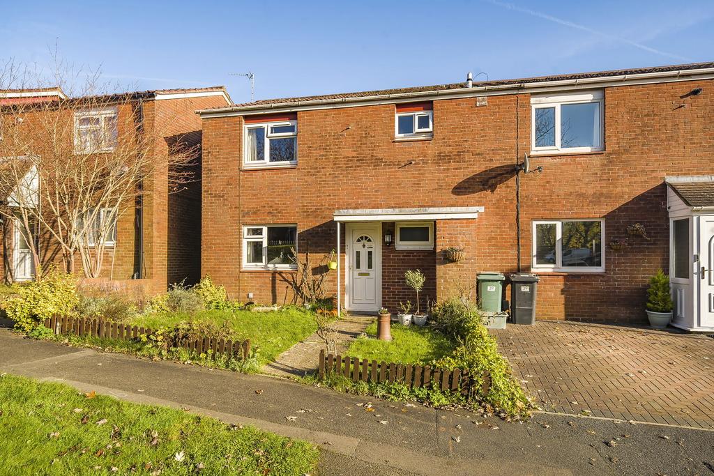 Rossini Close, Basingstoke 3 bed end of terrace house - £315,000
